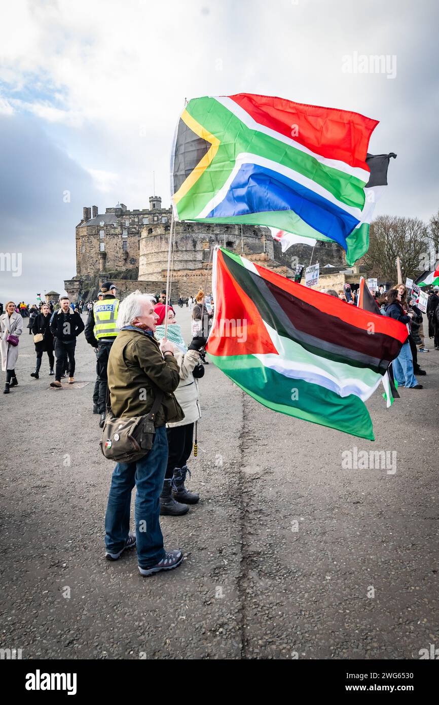 Edinburgh castle palestine march hi-res stock photography and images ...