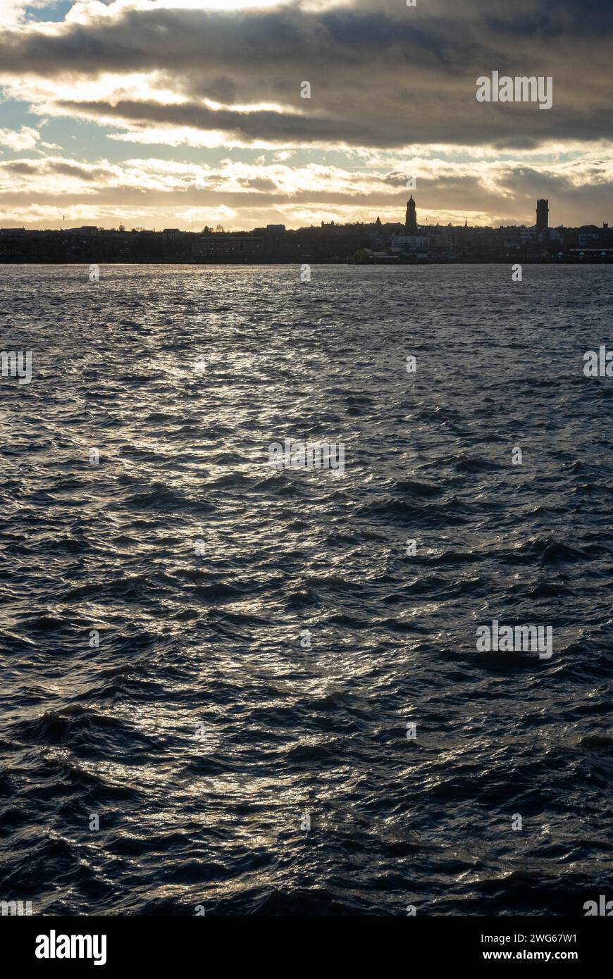Choppy waters on River. Mersey in Liverpool Stock Photo - Alamy