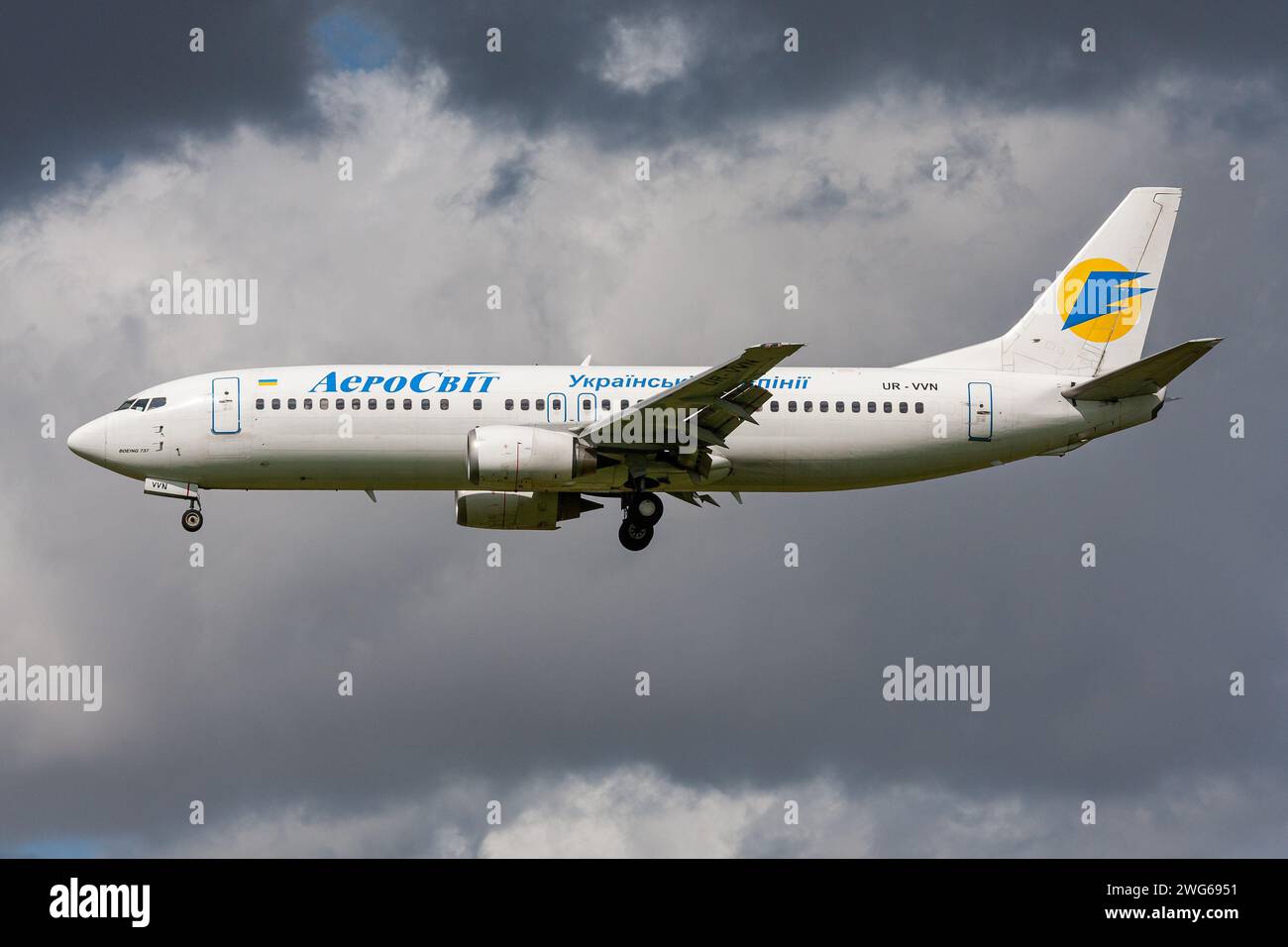 Ukrainian AeroSvit Boeing 737-400 with registration UR-VVN on final for ...