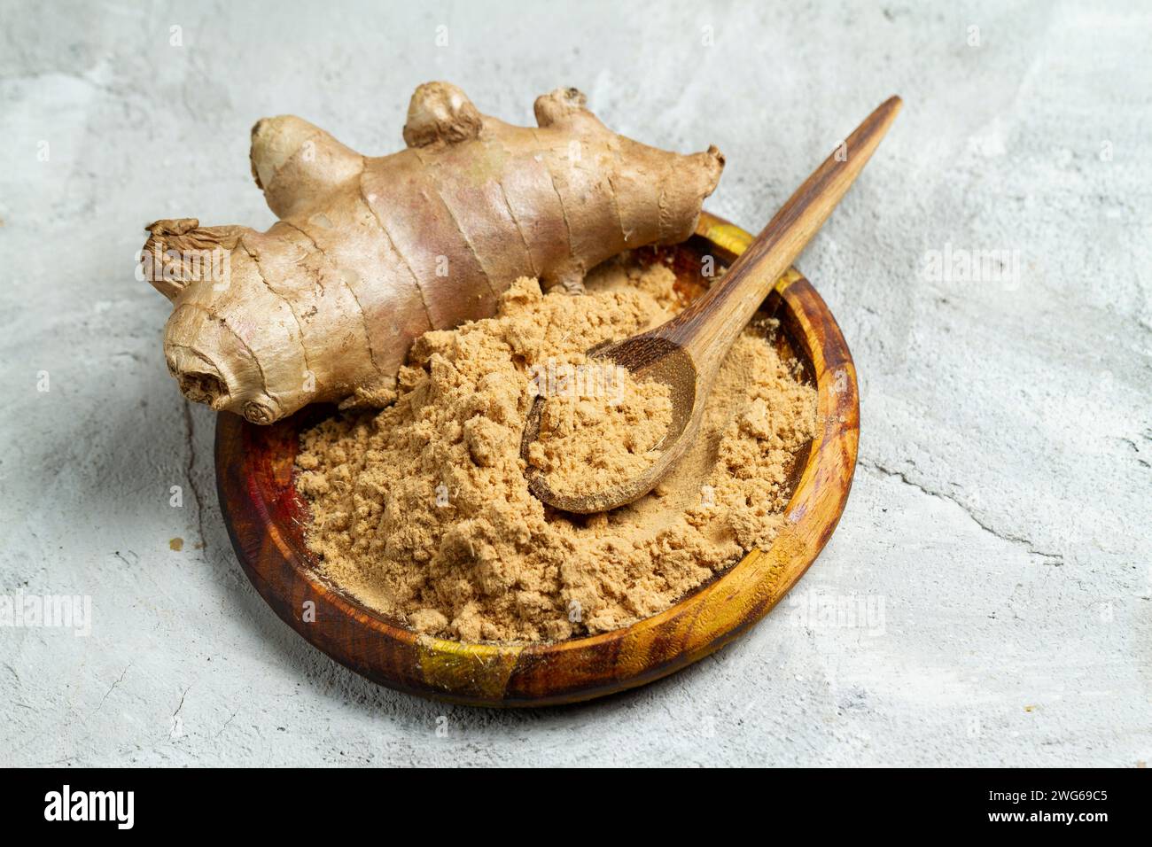 Ginger powder in container hi-res stock photography and images - Alamy