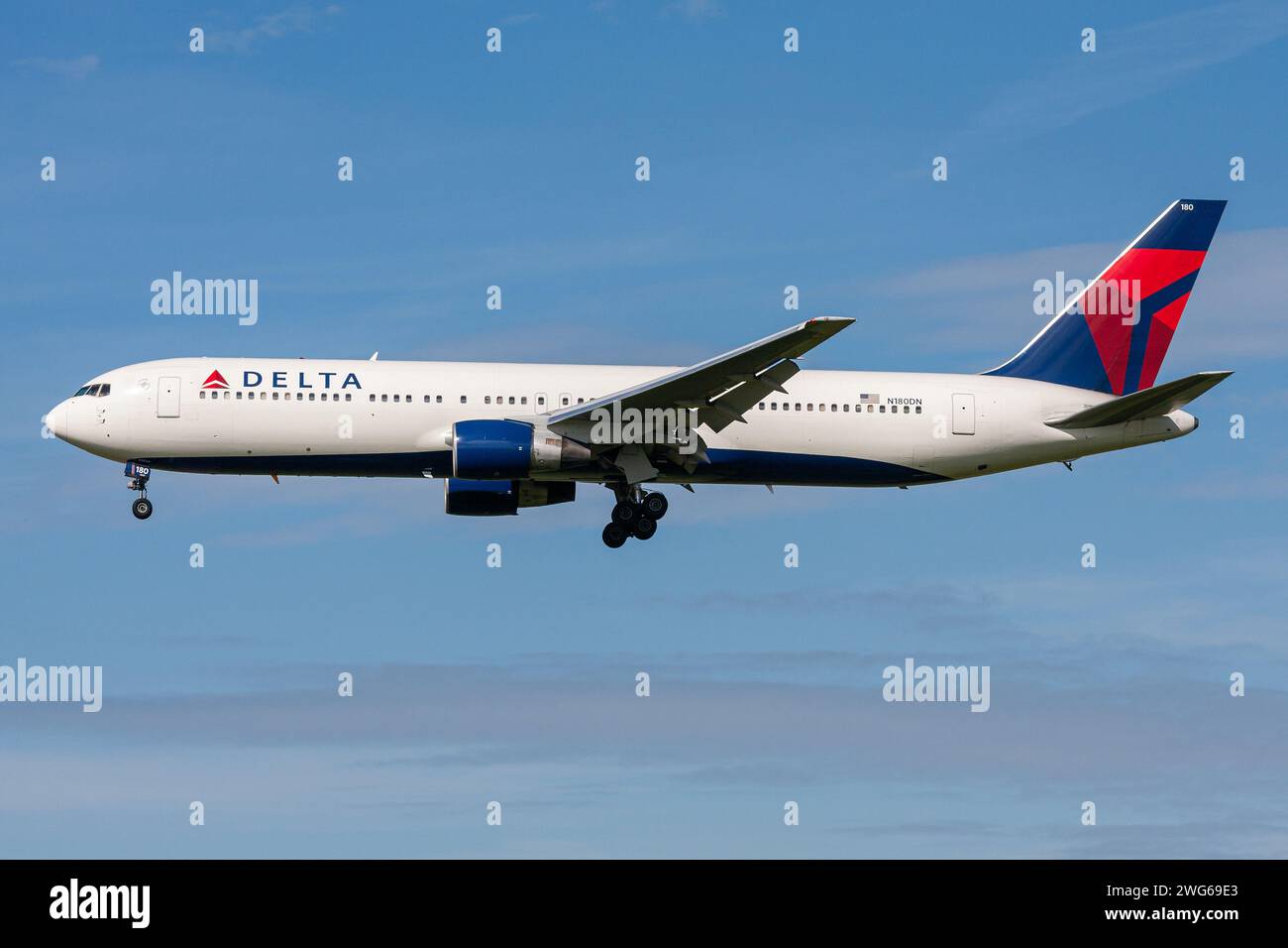 Delta Airlines Boeing 767-300 with registration N180DN on final for ...
