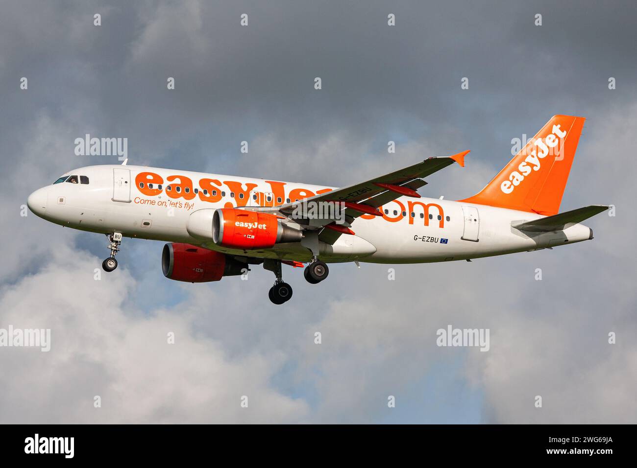 British EasyJet Airbus A319-100 with registration G-EZBU on final for ...