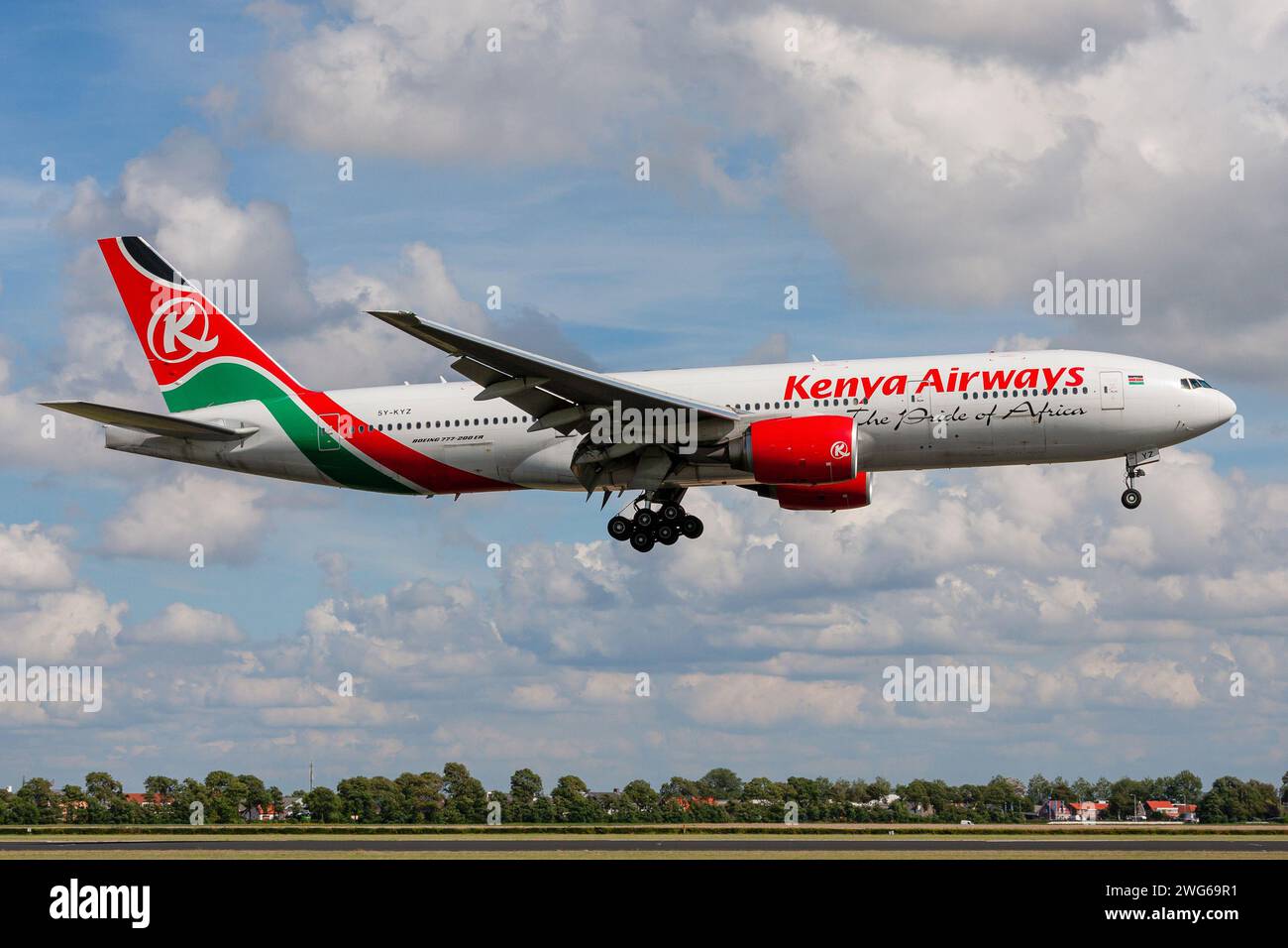Kenya Airways Boeing 777-200 with registration 5Y-KYZ on short final ...