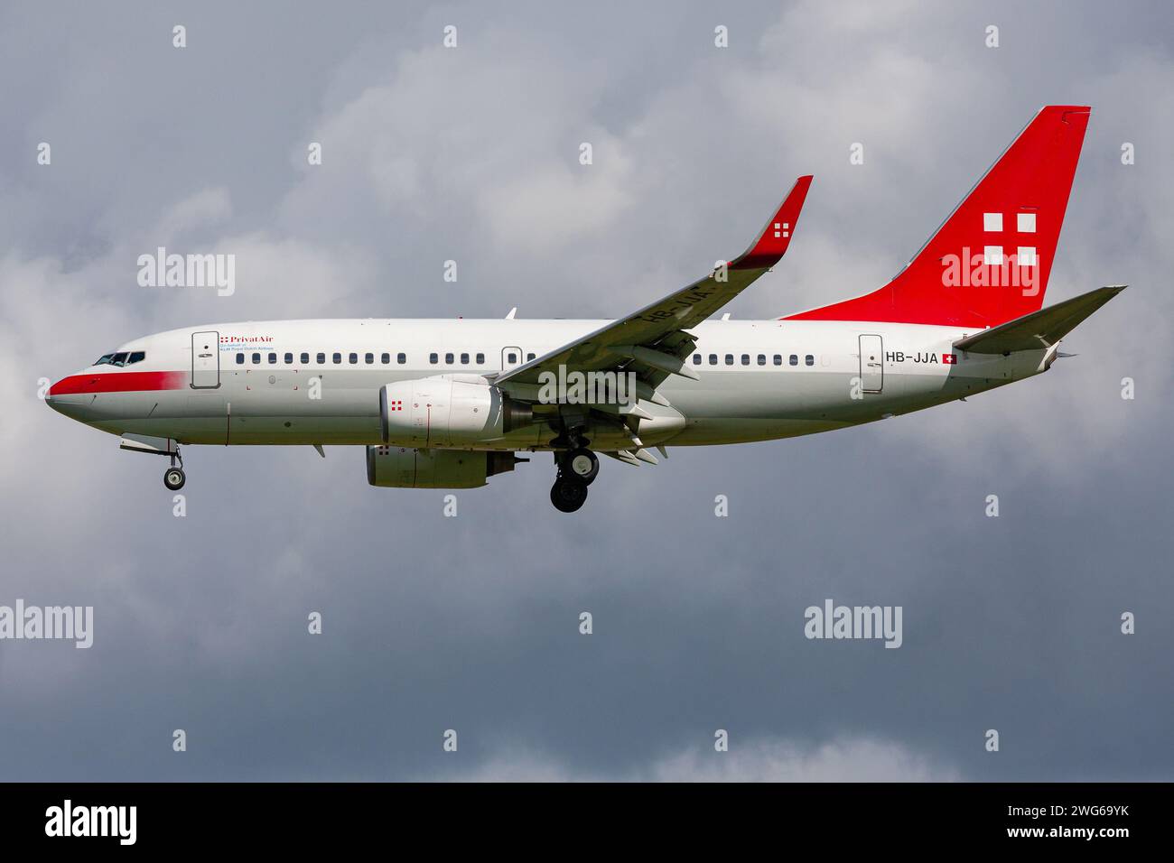 Swiss PrivatAir Boeing 737-700 BBJ with registration HB-JJA on final ...