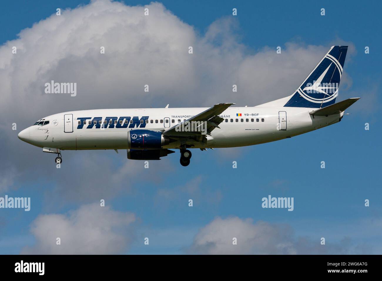 Romanian Tarom Boeing 737-300 with registration YR-BGE on final for ...