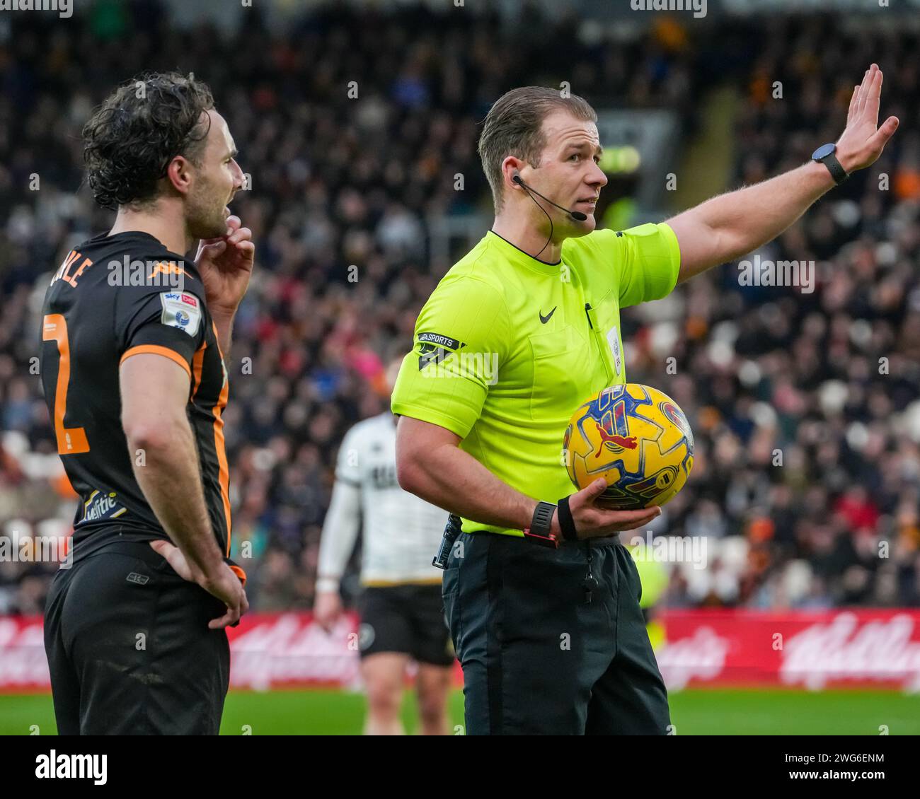 Paul hull referee hi-res stock photography and images - Alamy