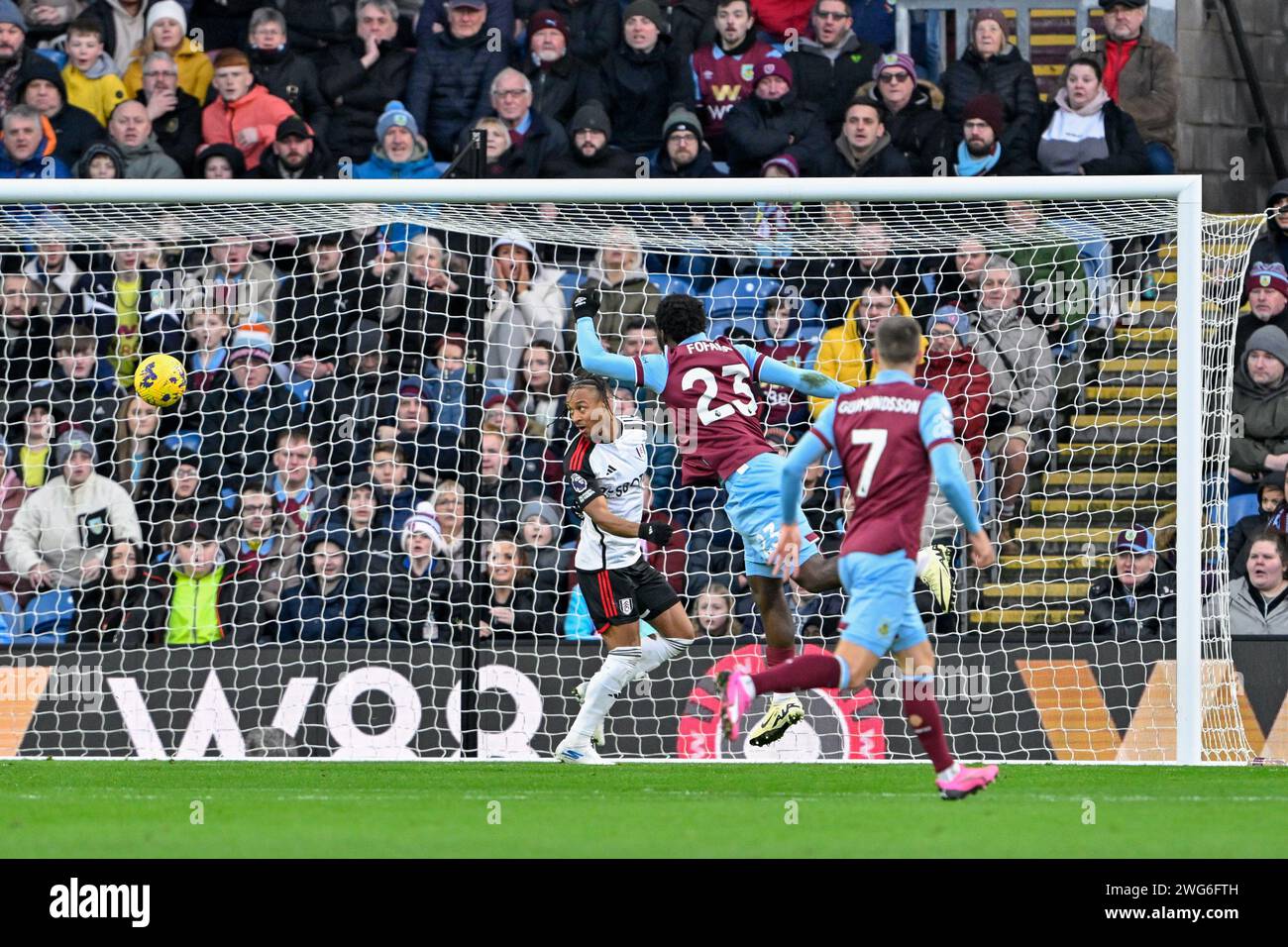 David datro fofana burnley fulham hi-res stock photography and images ...
