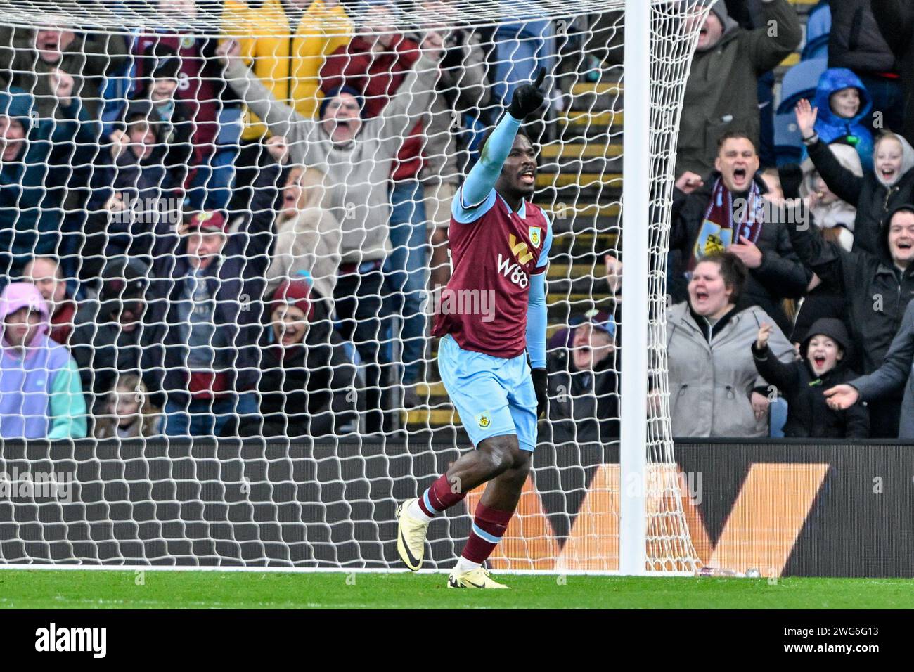 David datro fofana burnley fulham hi-res stock photography and images ...