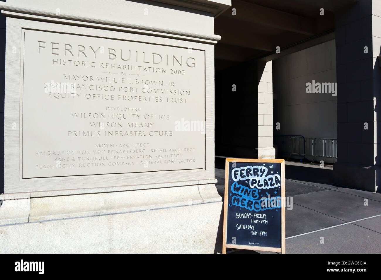 San Francisco, California: Marketplace and Ferries at Ferry Building ...