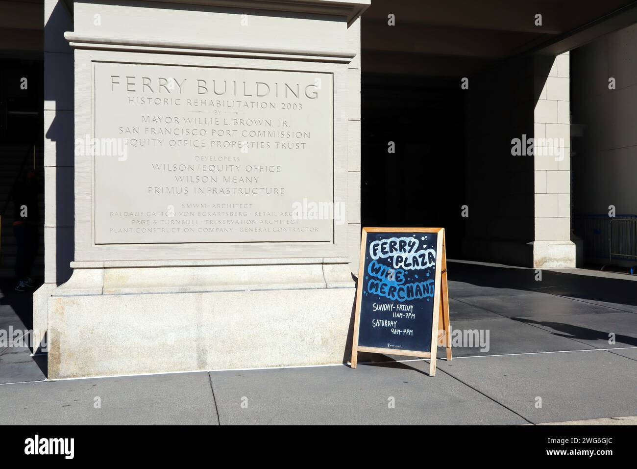 San Francisco, California: Marketplace and Ferries at Ferry Building ...