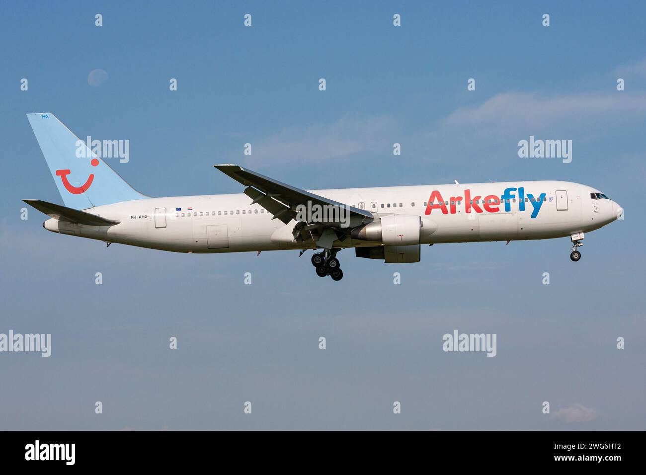 Dutch Arkefly Boeing 767-300 with registration PH-AHX on final for ...