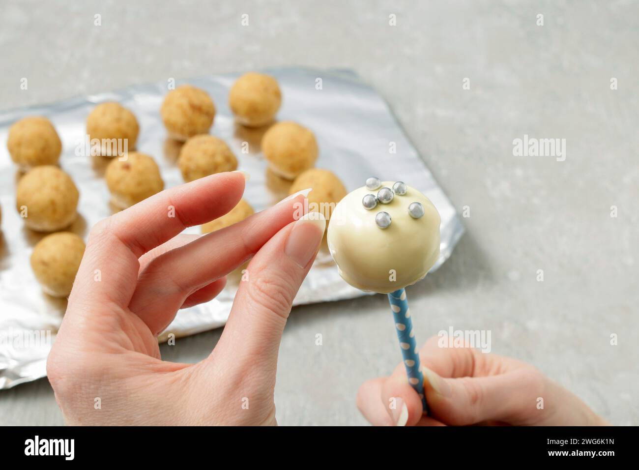 How to make cake pops. Step by step, tutorial Stock Photo - Alamy