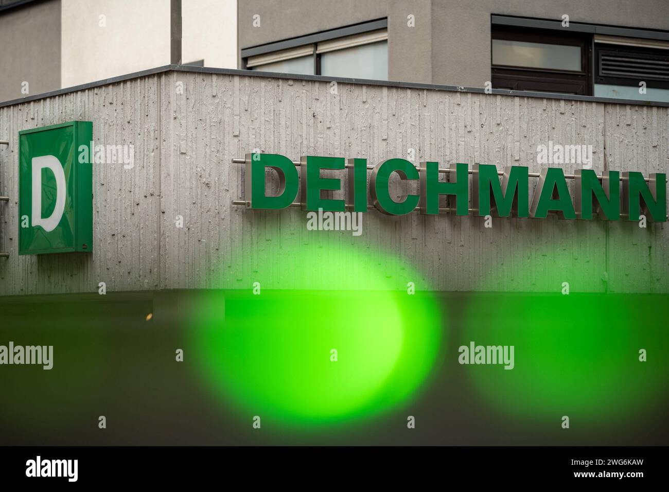 Deichmann Logo an Geschäftsfassade 03.02.2024, Limburg: Symbolfoto ...