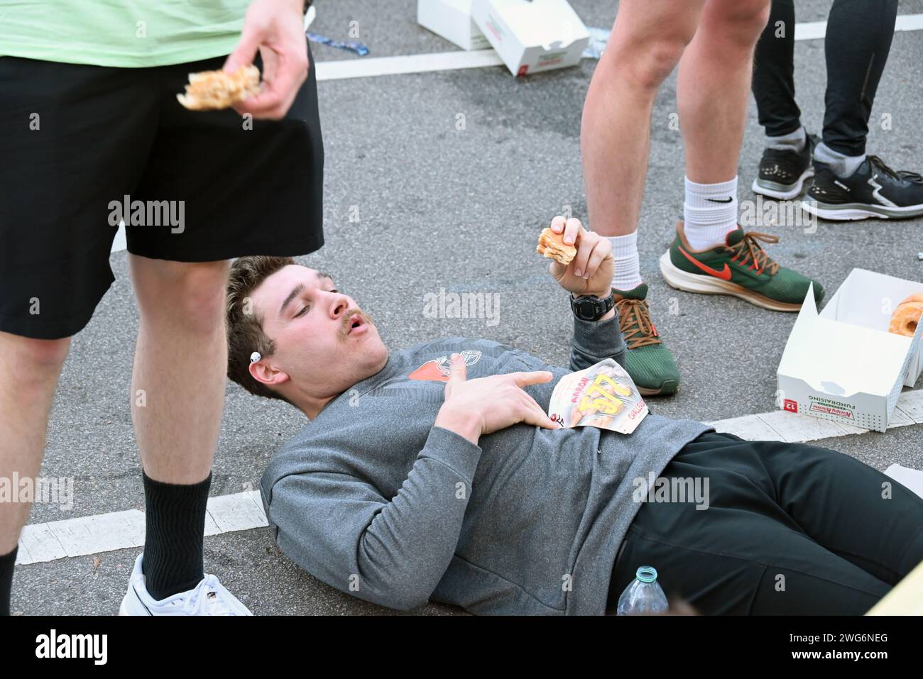 Raleigh, NC, USA, 3rd February 2024. A runner has trouble eating and ...