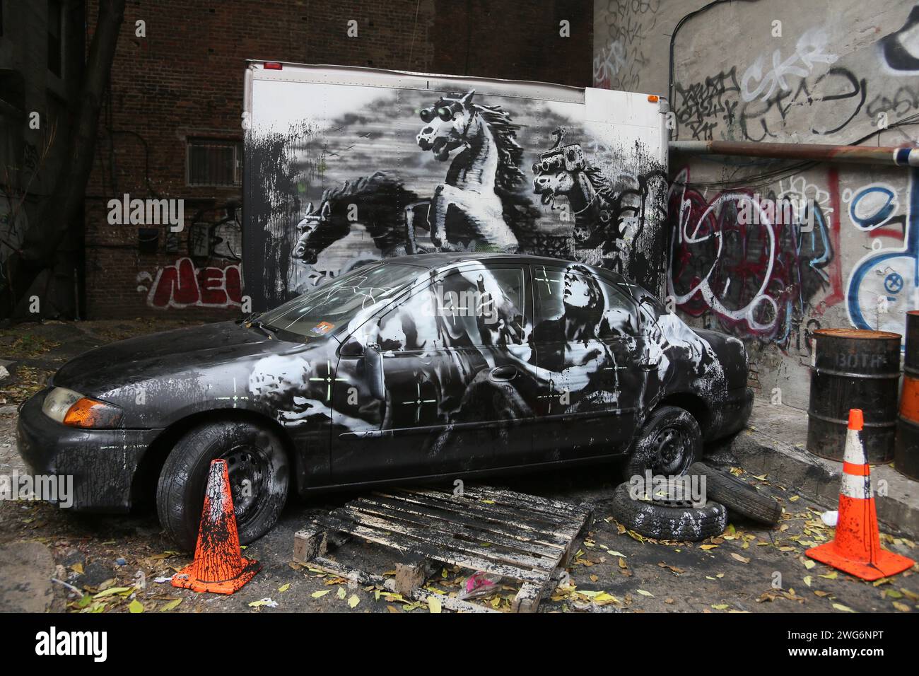 Street artist banksy unveils hi-res stock photography and images - Alamy