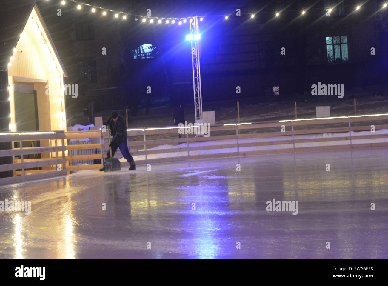 Ice rink worker hi-res stock photography and images - Alamy