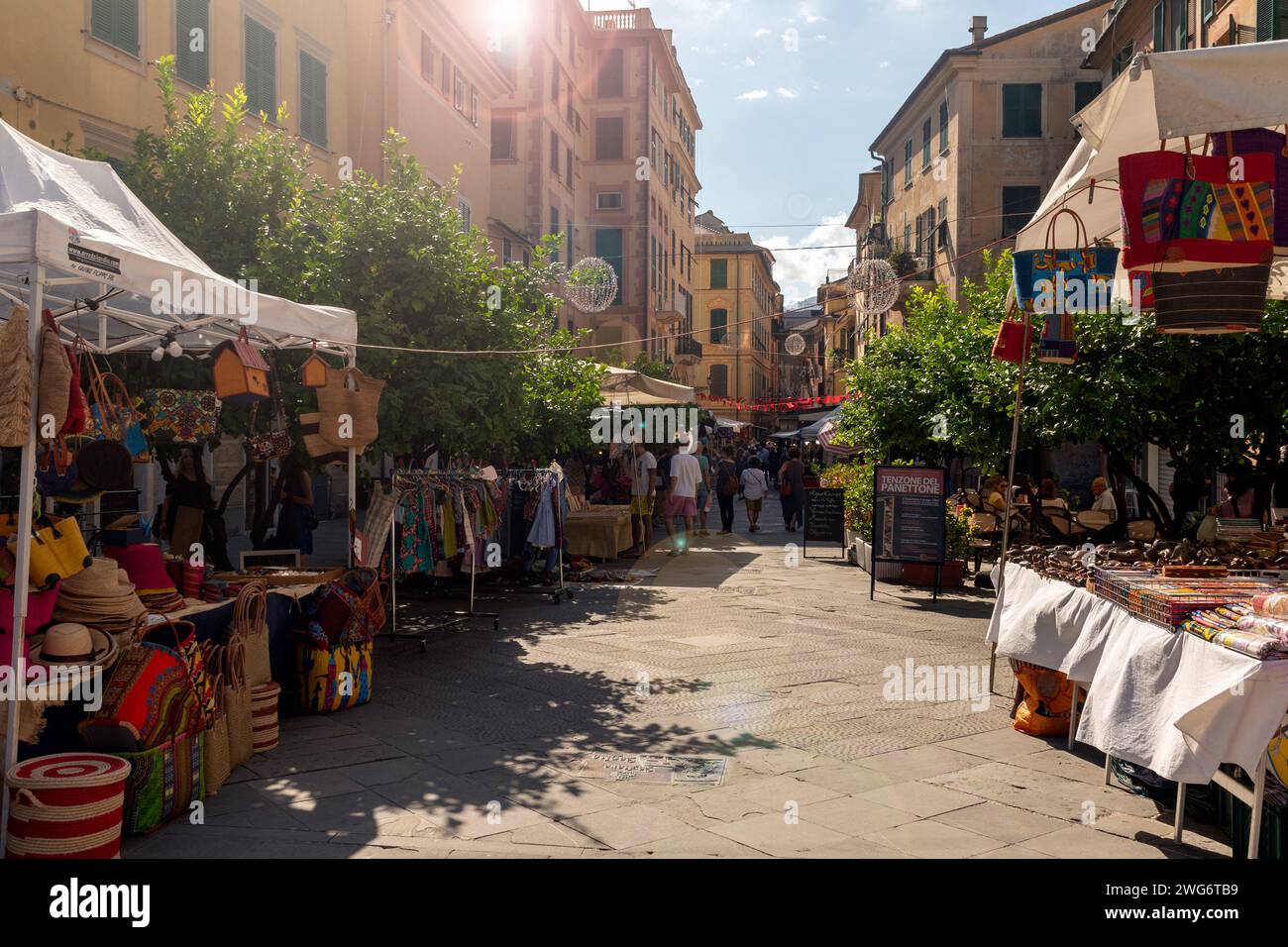 Genoa market hi-res stock photography and images - Alamy