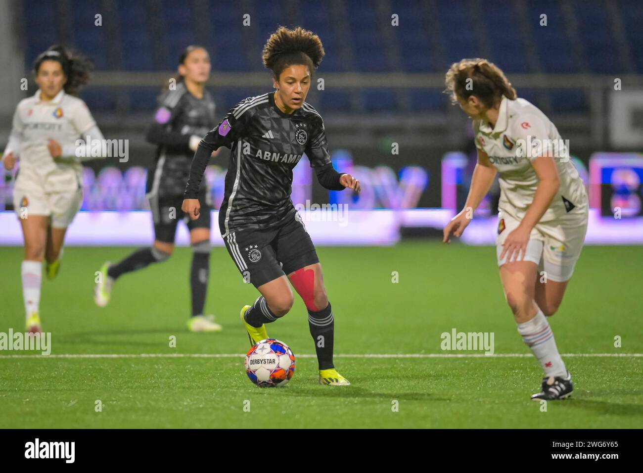 Isabelle hoekstra of ajax vrouwen hi-res stock photography and images ...