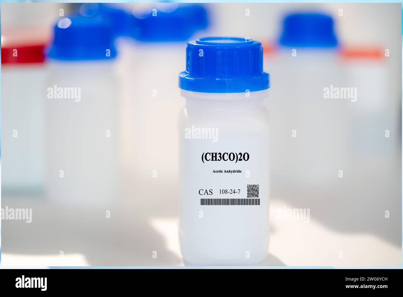 (CH3CO)2O acetic anhydride CAS 108-24-7 chemical substance in white ...