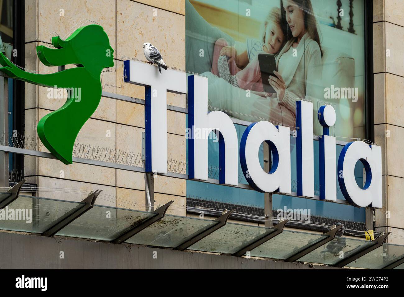 Glasvordach hi-res stock photography and images - Alamy