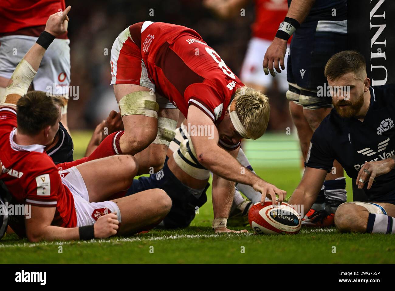 Aaron Wainwright of Wales goes over for a try during the 2024 Guinness ...