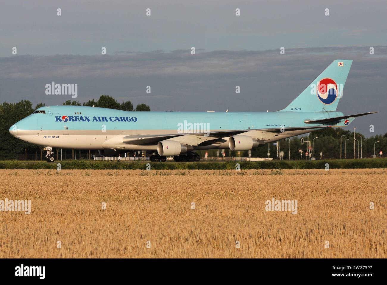 Korean Air Cargo Boeing 747-400F with registration HL7499 rolling on ...