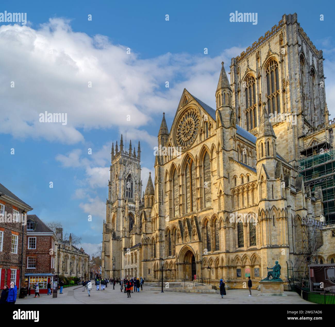Minster Yard, York Minster. The southern facade of York Minster, York ...