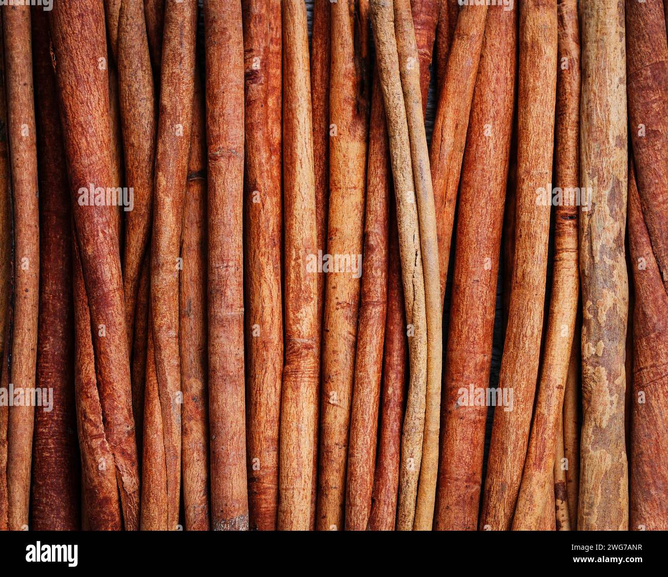 Cinnamon sticks background. Graphic resources Stock Photo - Alamy