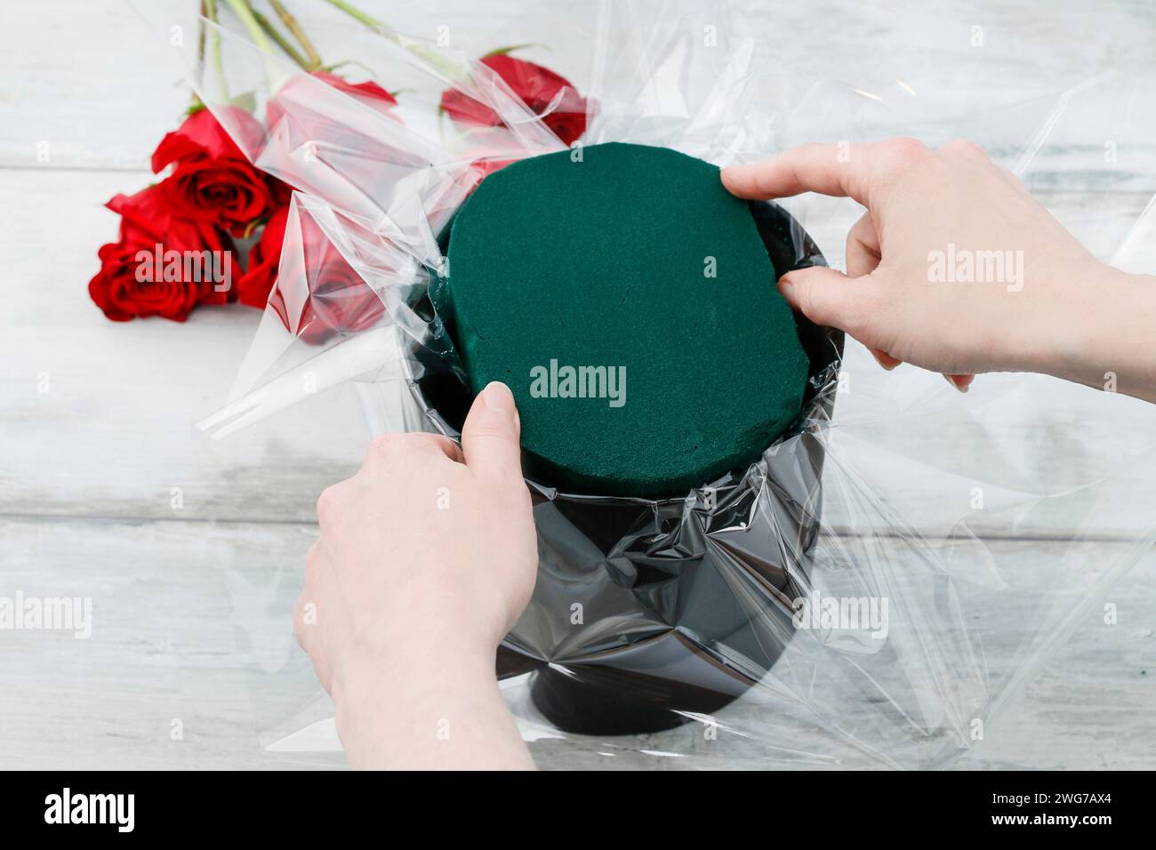 Florist workplace: how to make box with flowers, step by step, tutorial ...