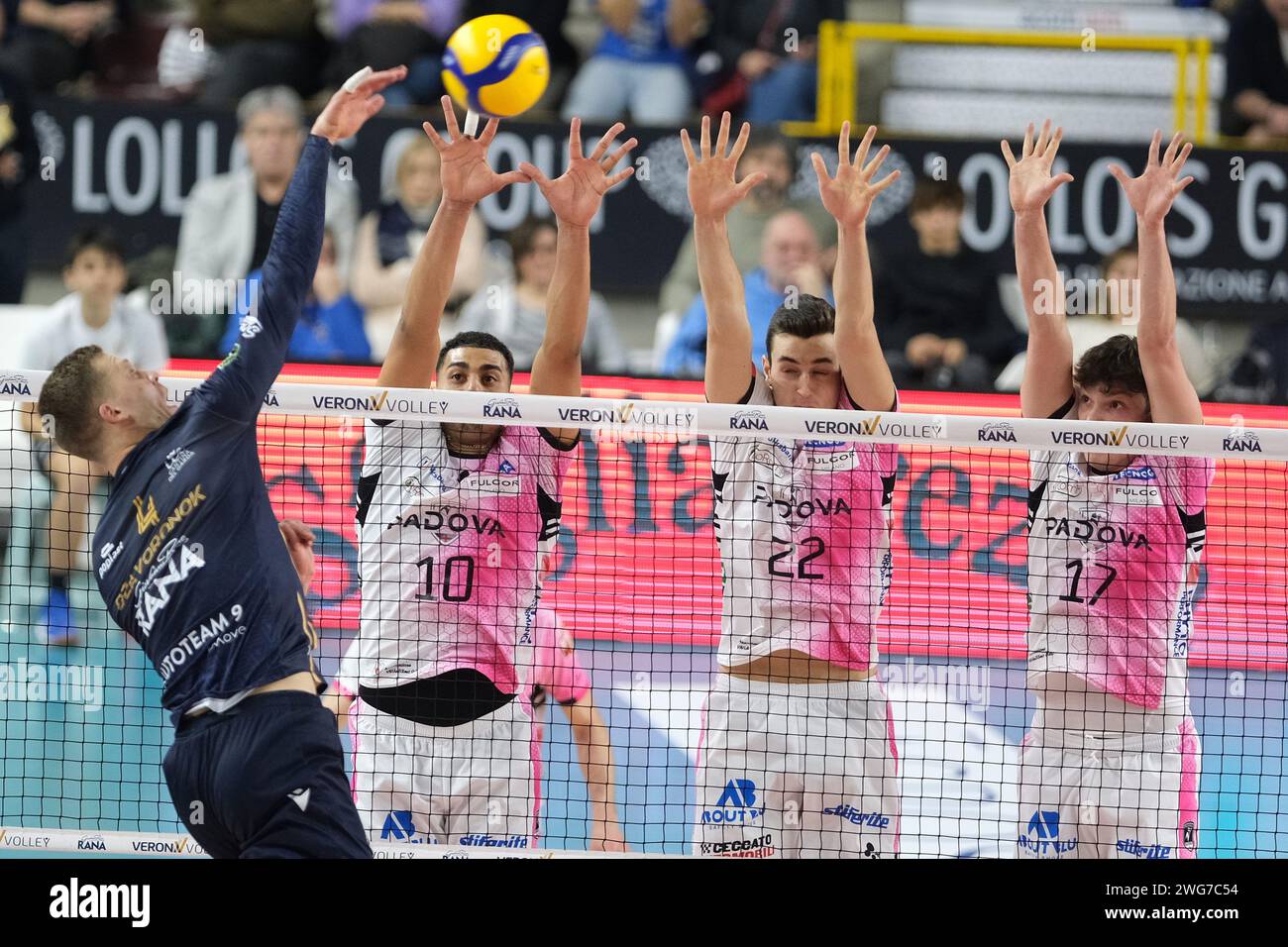 Verona, Italy. 03rd Feb, 2024. Block of Federico Crosato of Pallavolo ...