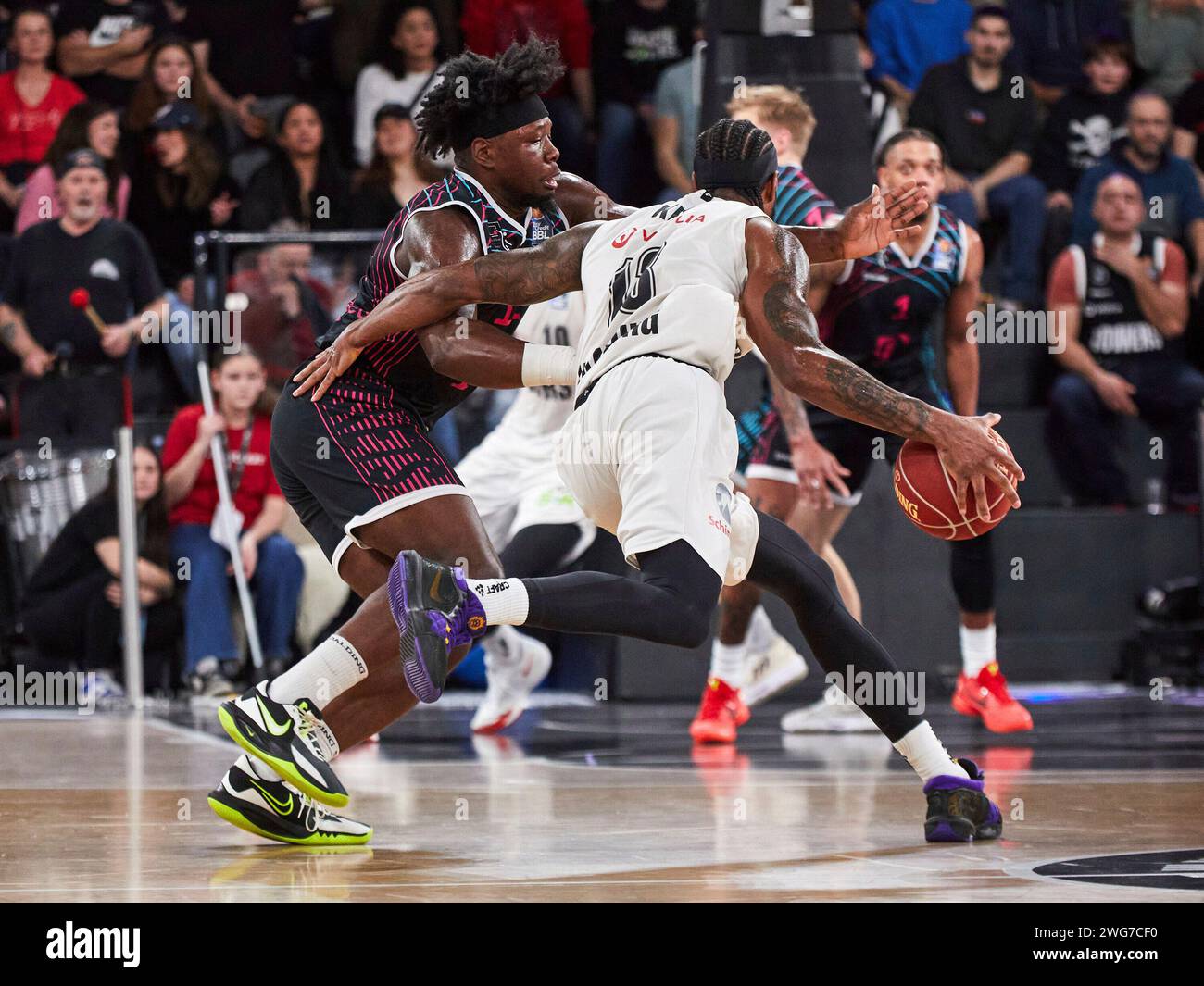 Hamburg, Deutschland. 03rd Feb, 2024. Block von Bian Fobbs (Telekom ...
