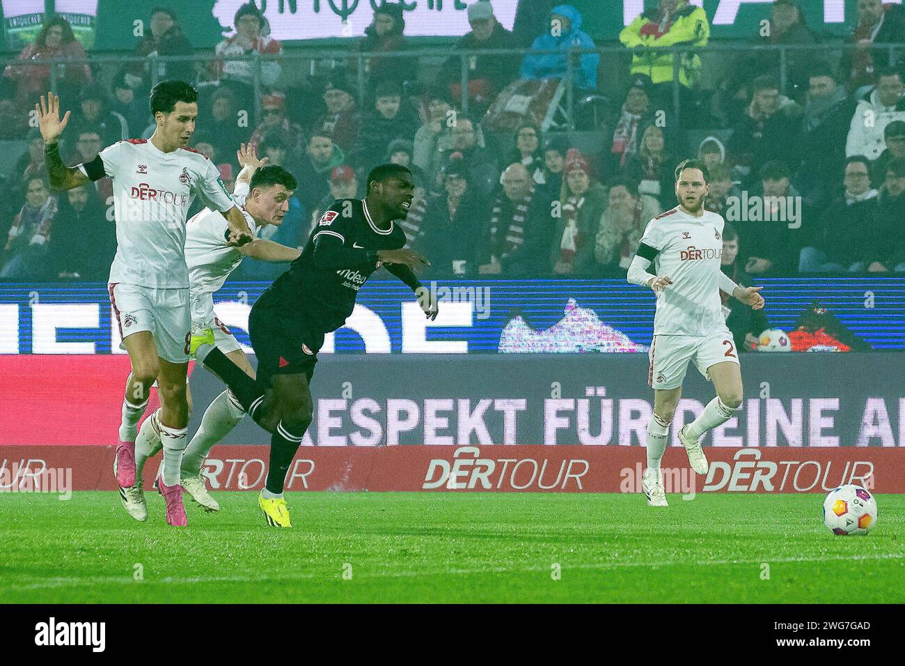 Niels Nkounkou (Eintracht Frankfurt, #29) kommt im Zweikampf mit Denis Huseinbasic (1. FC Koeln ...