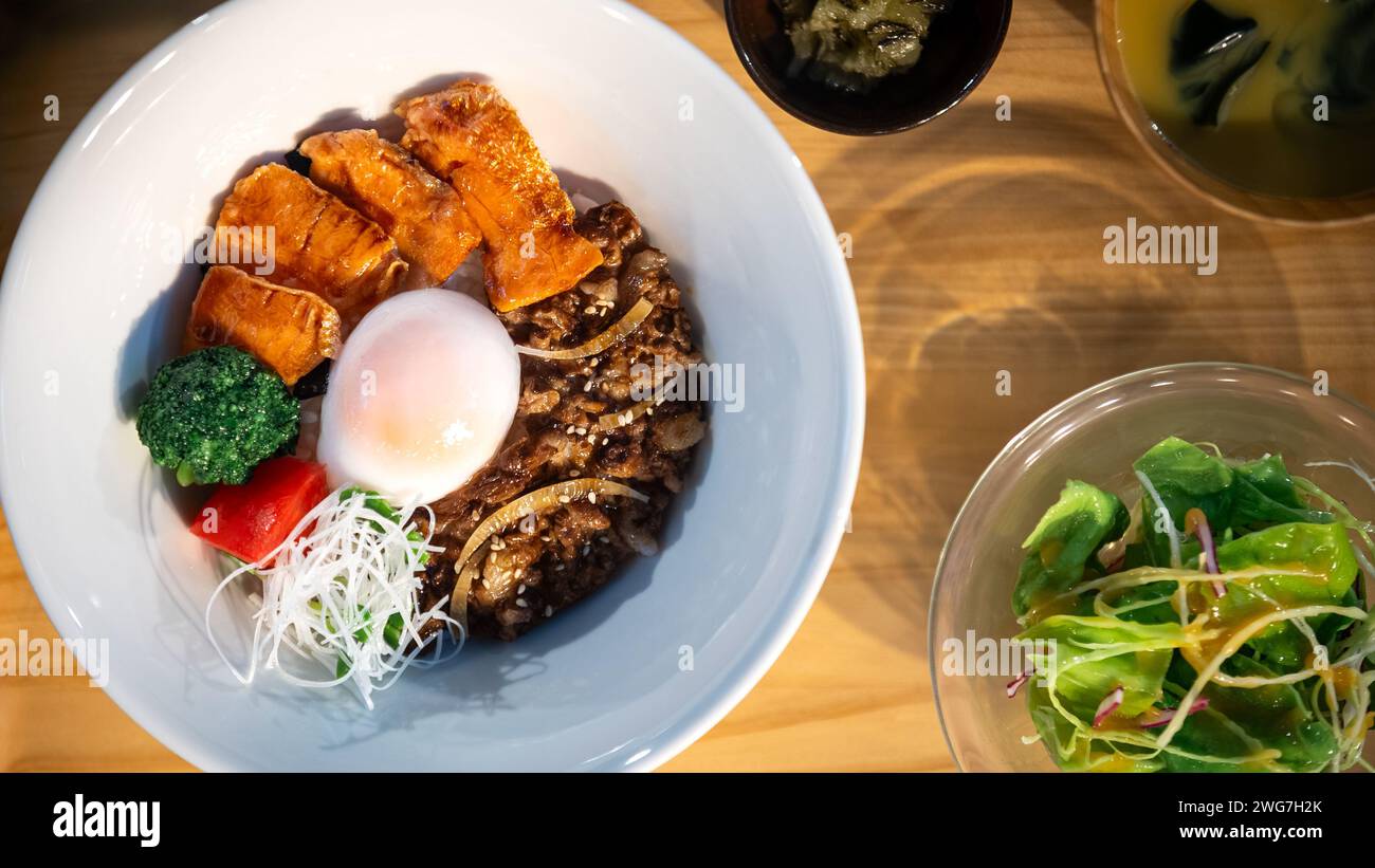 The artificial duplicates of Teppanyaki meat with egg, vegetables and ...