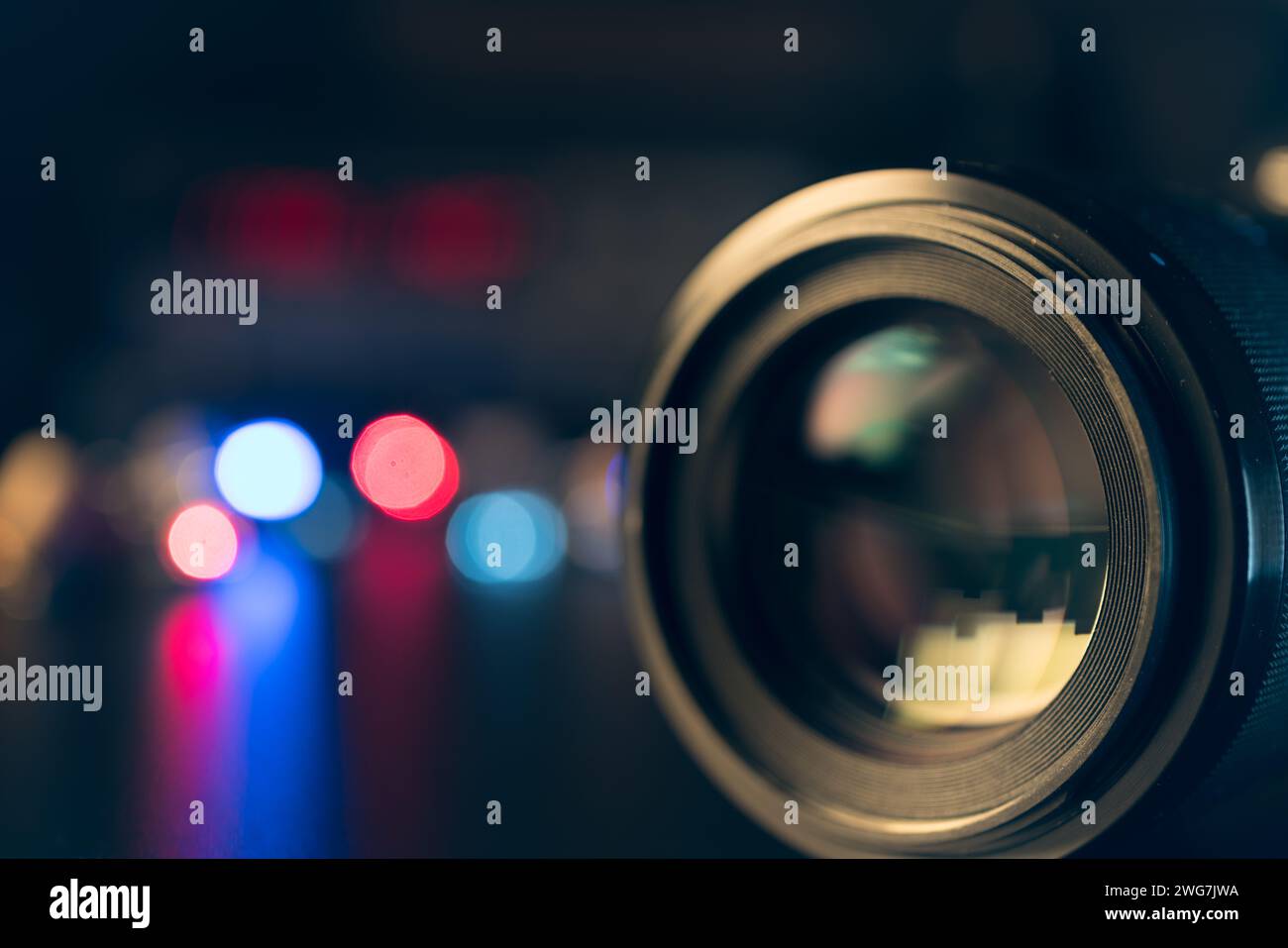 Spectrometers: Spectrometers use optical lenses to disperse and analyze ...