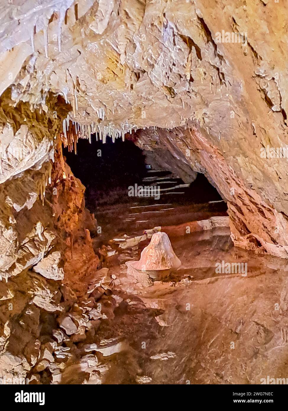 Tunnel creek caves hi-res stock photography and images - Alamy