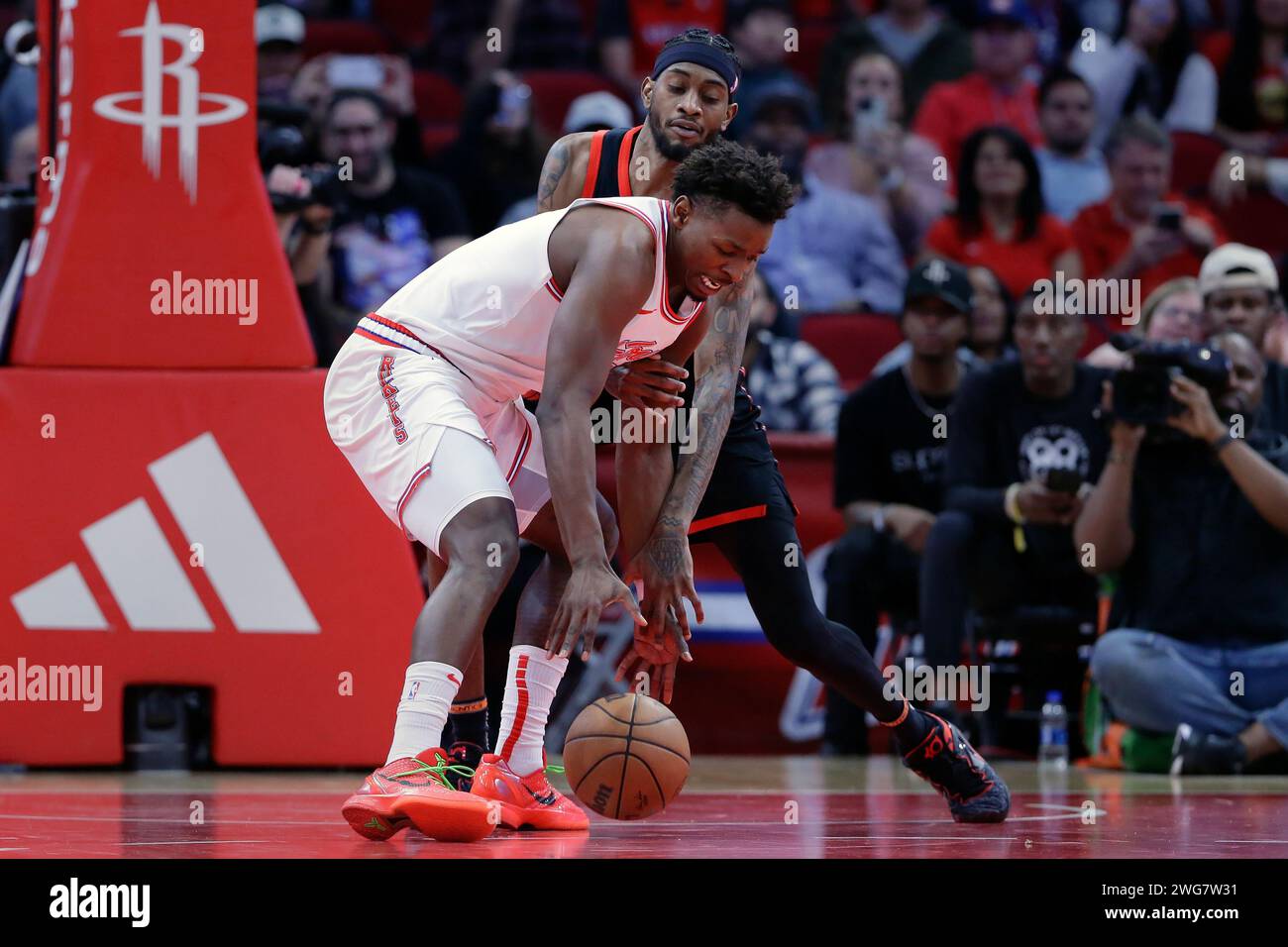 Houston Rockets forward Jae'Sean Tate, front, and Toronto Raptors ...