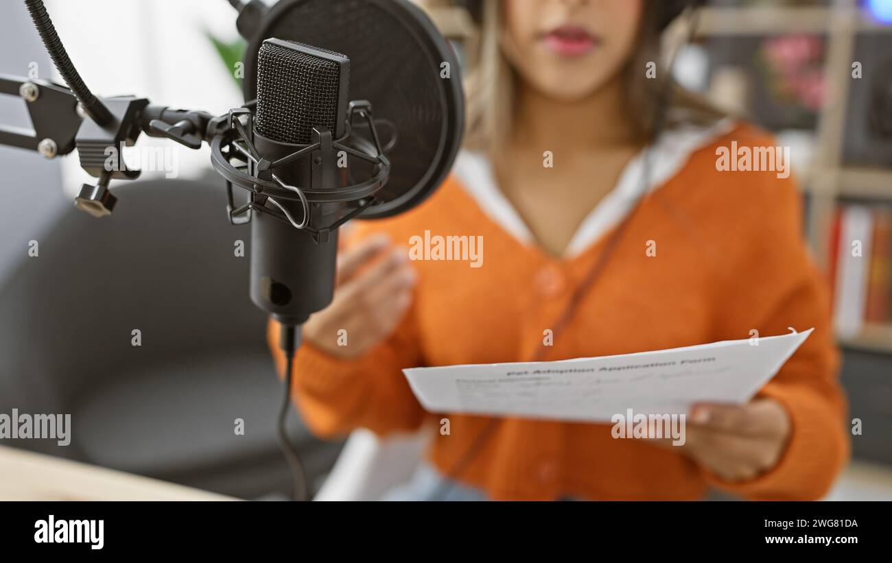 Latina woman and talk show hi-res stock photography and images - Alamy