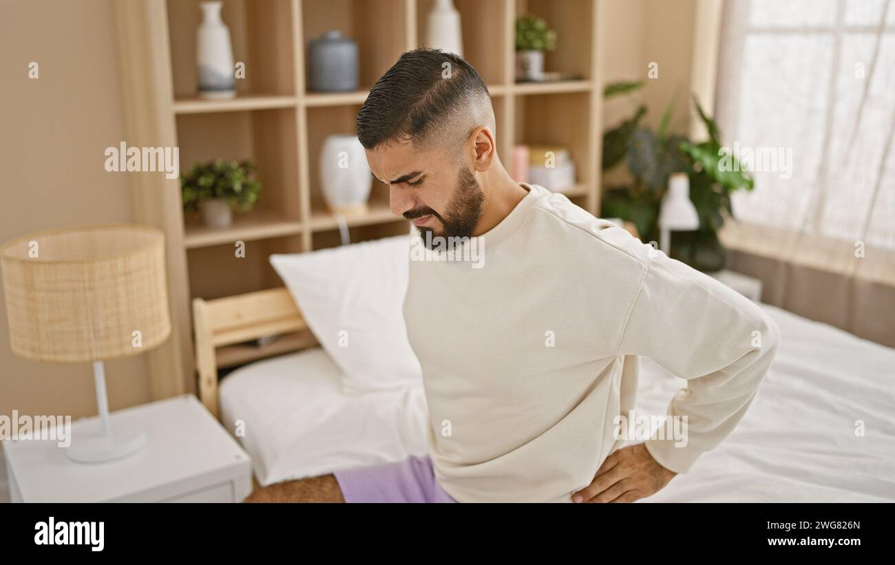 Young man experiencing back hi-res stock photography and images - Alamy