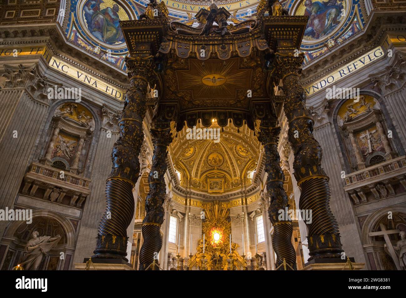 Bernini´s Baldacchino, Saint Peter´s Basilica, Vatican City, Rome ...