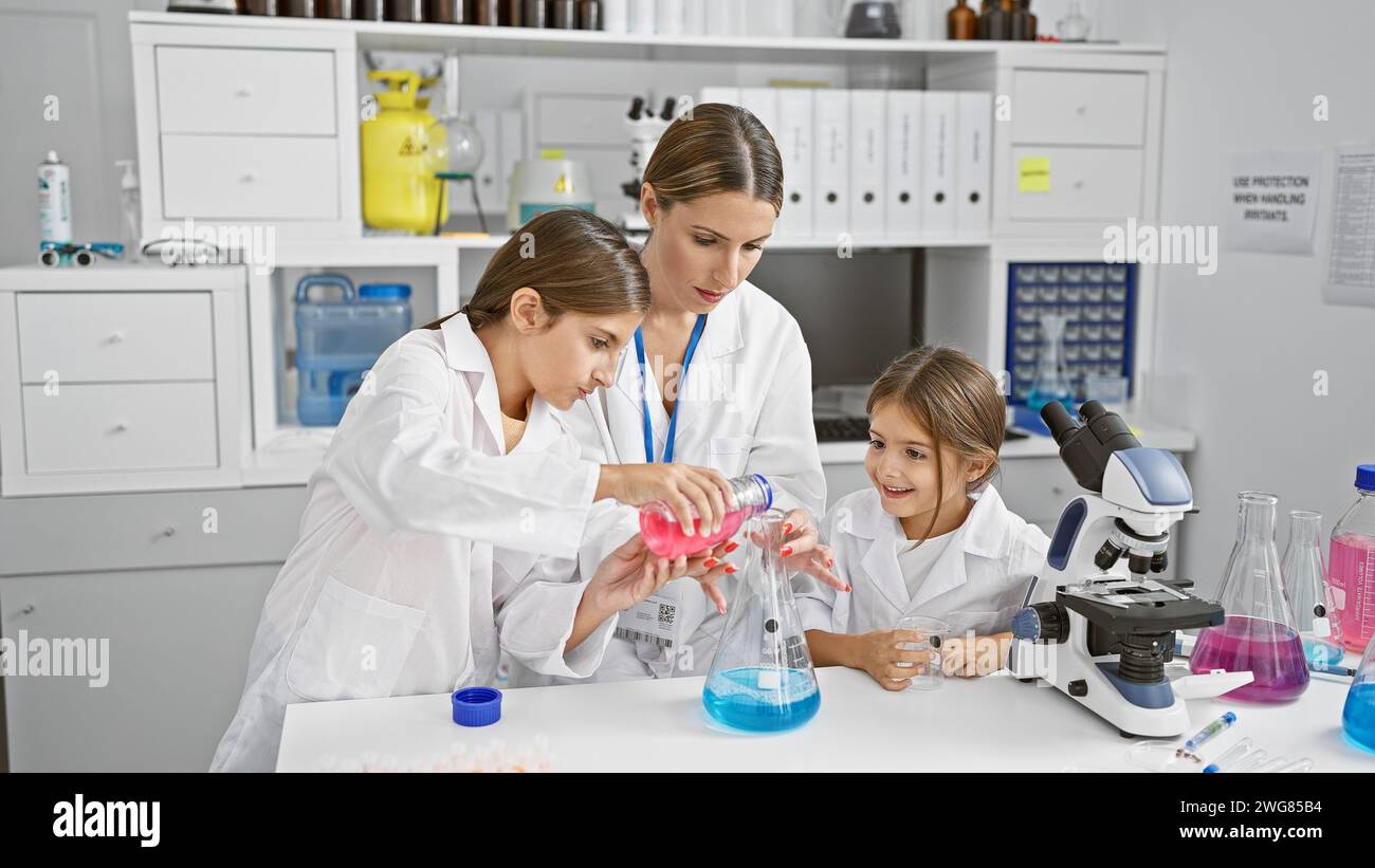 Labcoats hi-res stock photography and images - Alamy