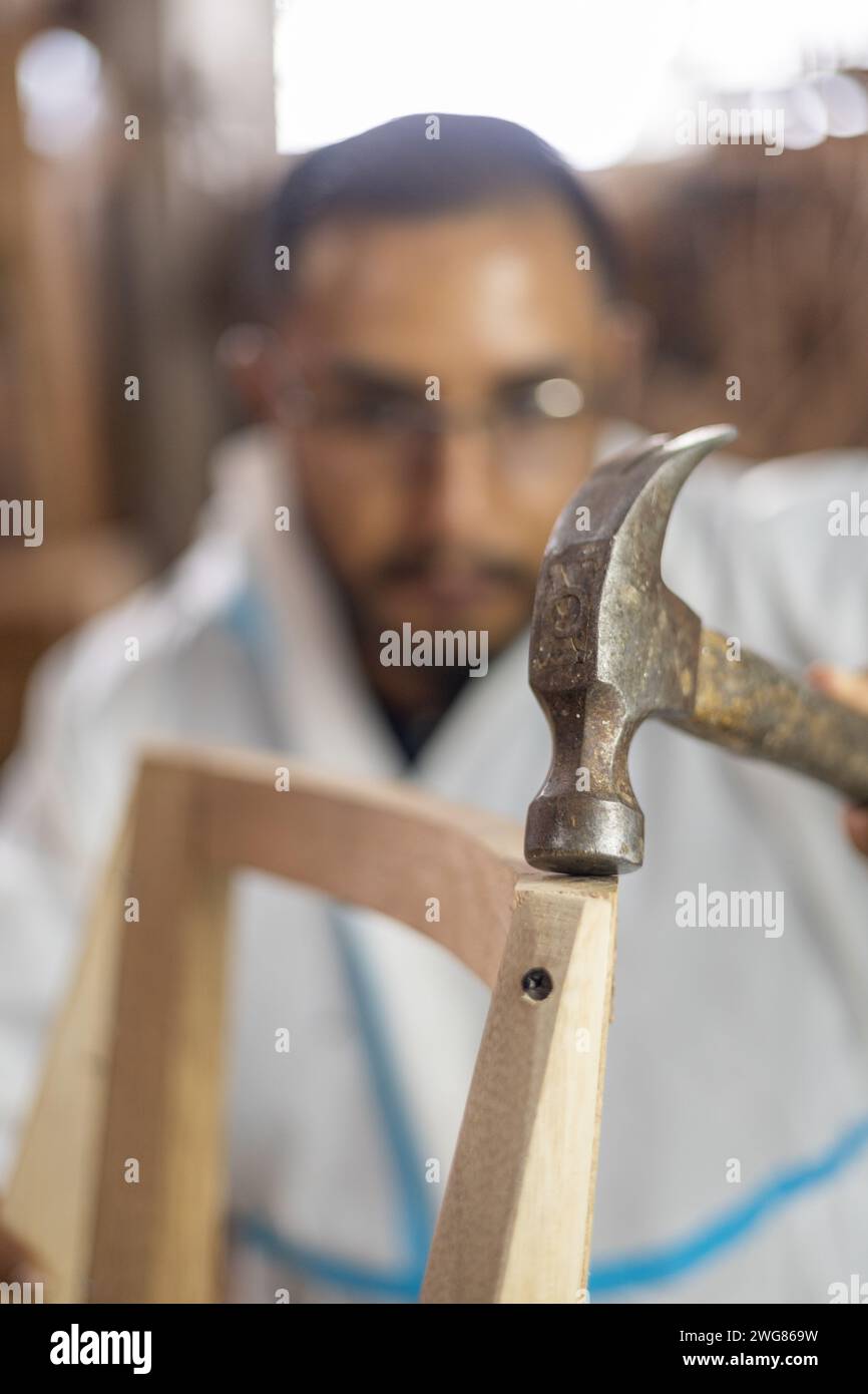 Man using a hammer hi-res stock photography and images - Alamy