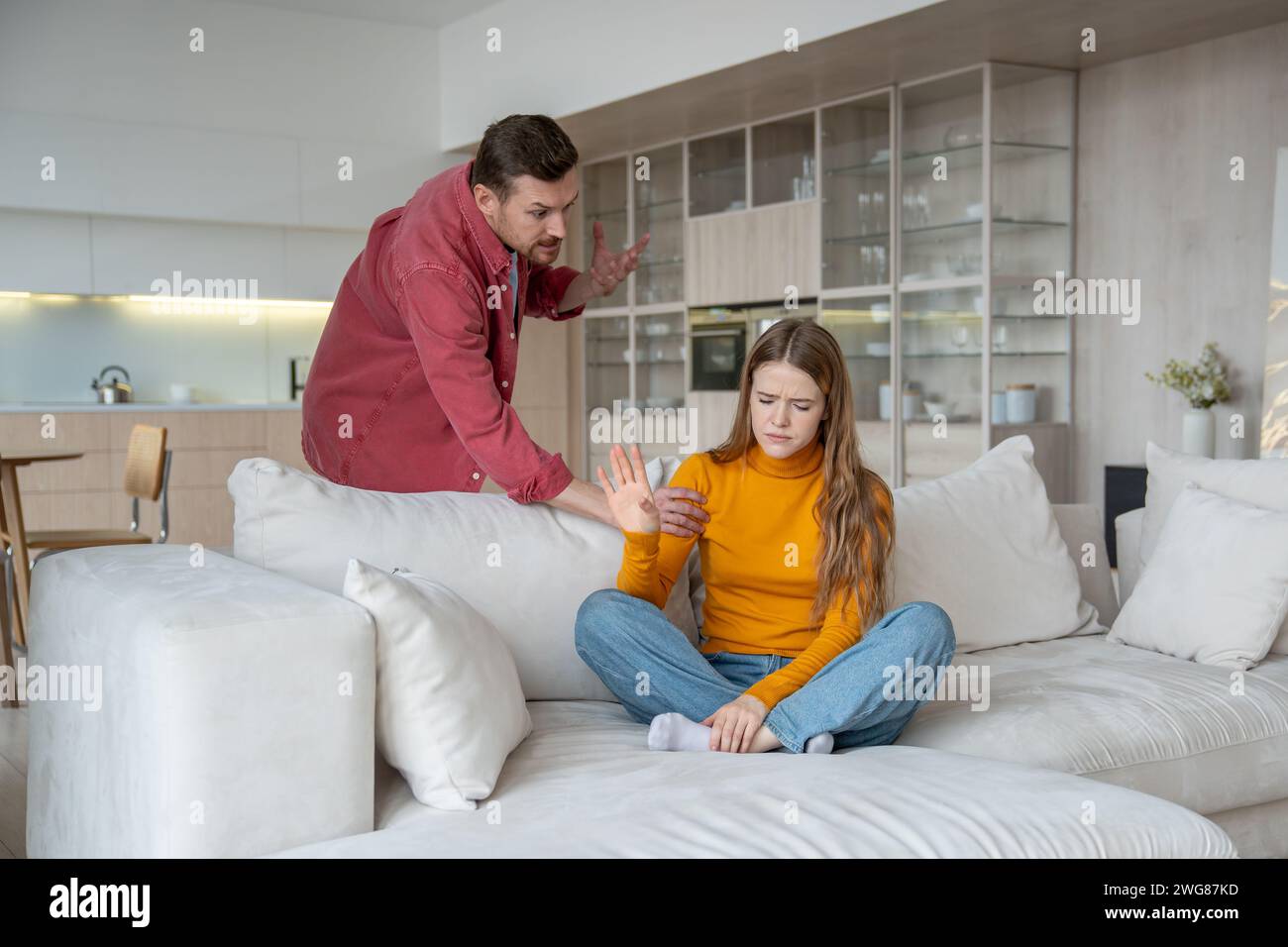Disagreement escalates hi-res stock photography and images - Alamy