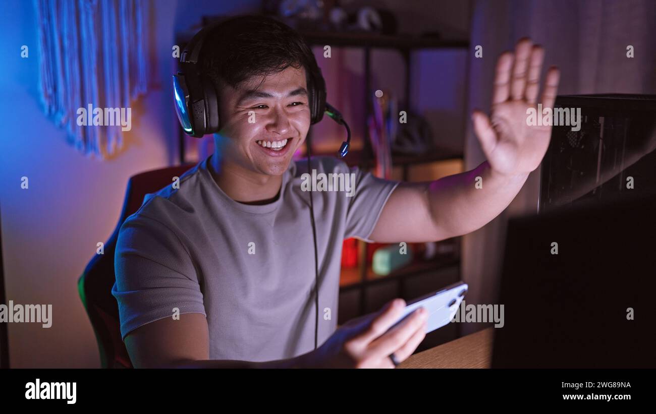 Asian mobile gaming adult hi-res stock photography and images - Alamy