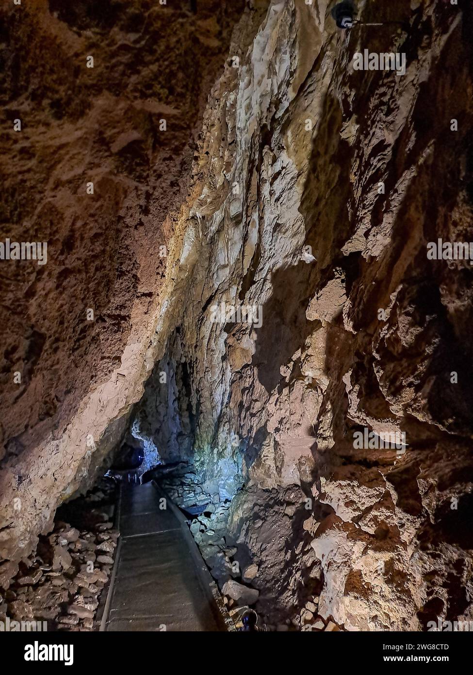 Tunnel creek caves hi-res stock photography and images - Alamy