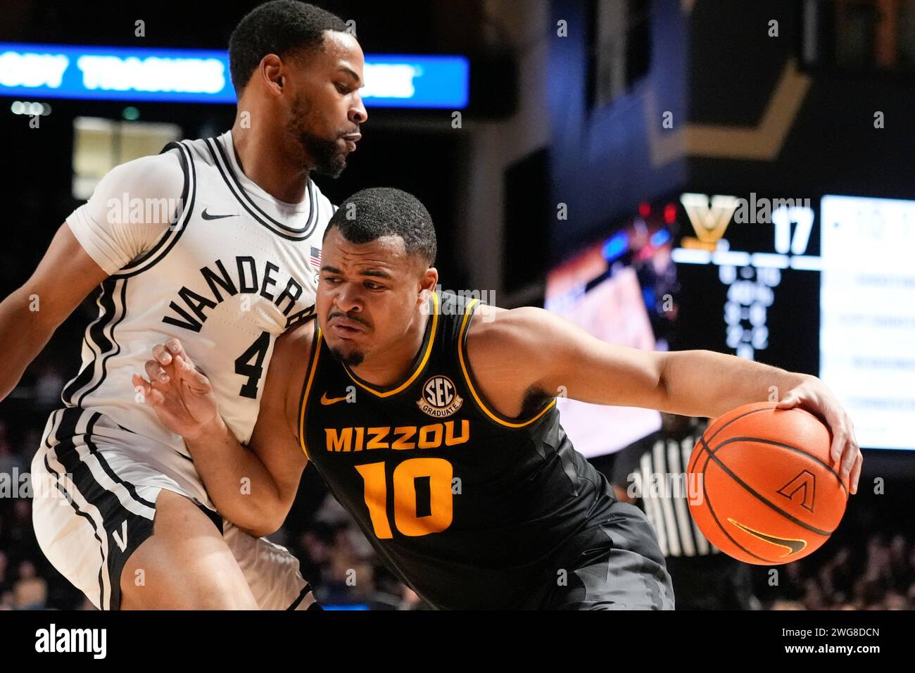 Missouri guard Nick Honor (10) tries to get past Vanderbilt guard ...