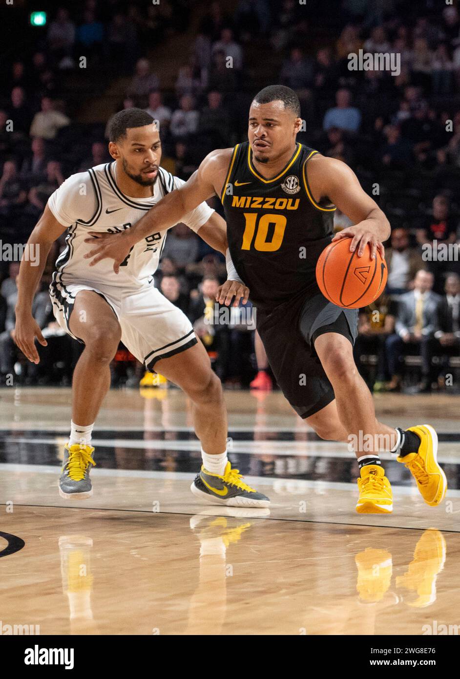 Nashville, Tennessee, USA. 3rd Feb, 2024. Missouri Tigers guard Nick ...