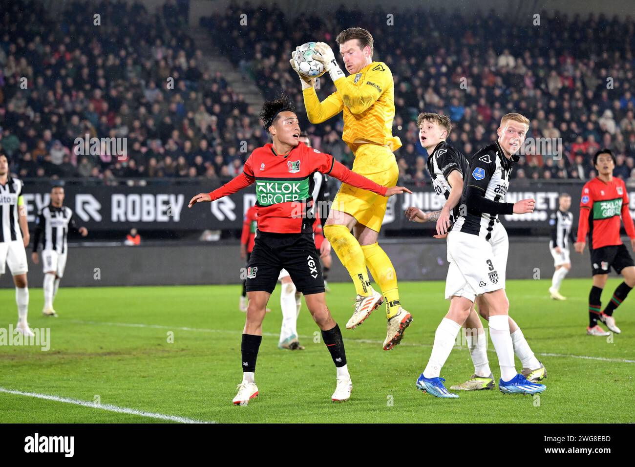 NIJMEGEN - (l-r) Koki Ogawa of NEC Nijmegen, Heracles Almelo goalkeeper ...