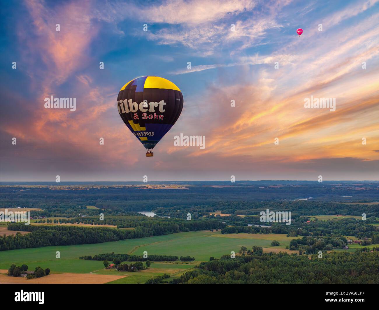 Hot air baloon top view hi-res stock photography and images - Alamy