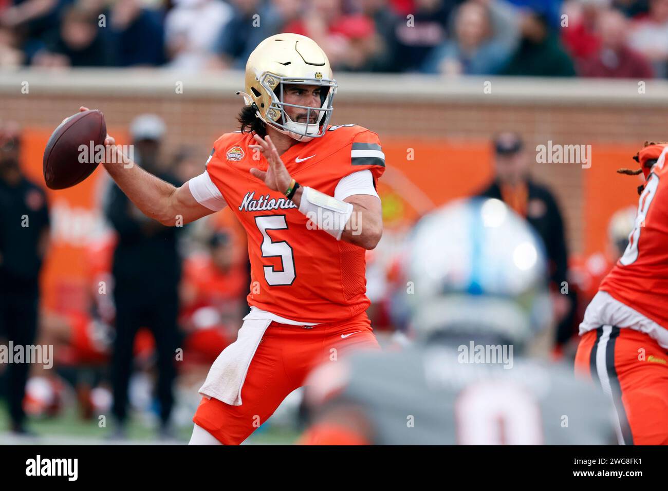 National quarterback Sam Hartman of Notre Dame (5) throws a pass during ...