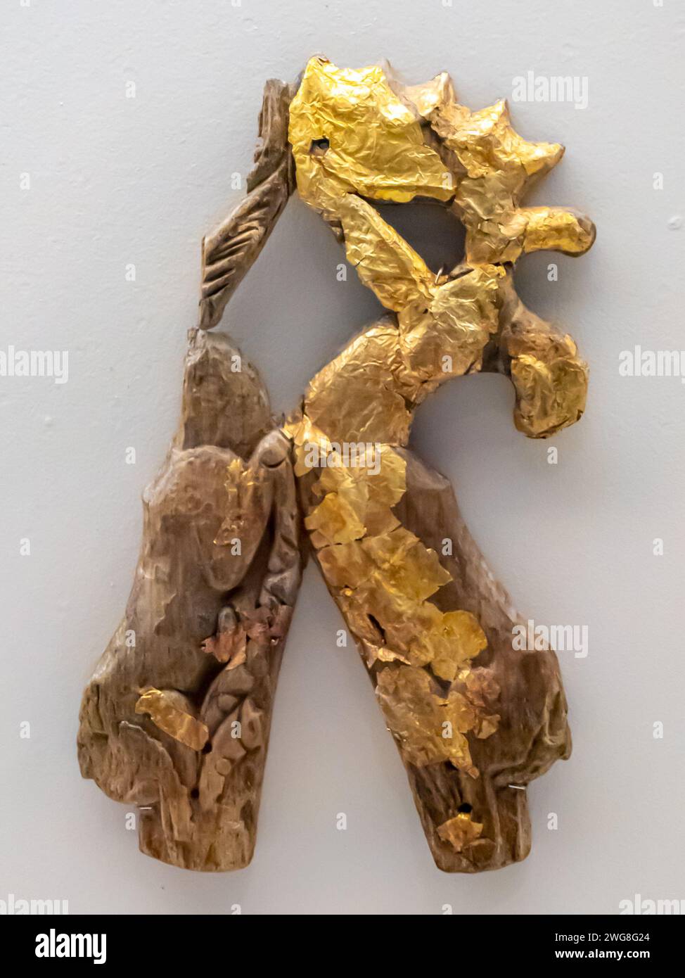 Psalium fork in the form of a protoma of two moose, wood, 4-3 cc B.C ...